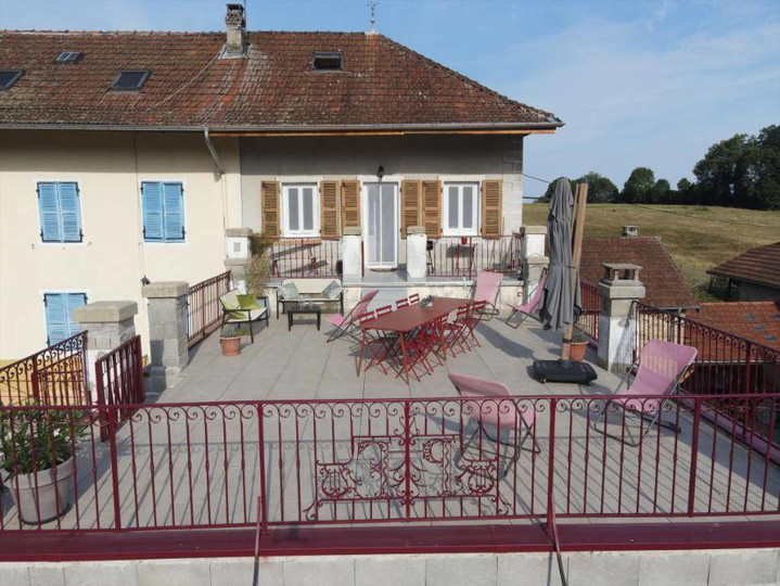 180 M² Gîte ∙ 5 Chambres ∙ 12 Personnes - Ain