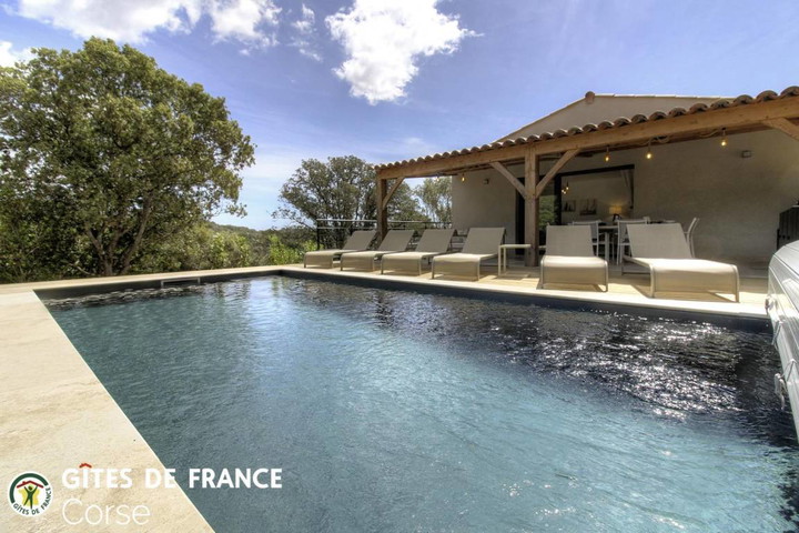 105 M² Gîte ∙ 3 Chambres ∙ 6 Personnes - Figari