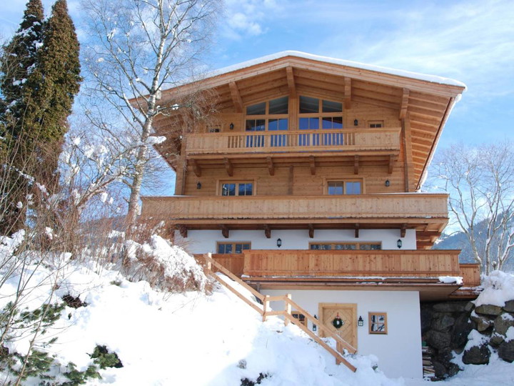 220 M² Chalet ∙ 4 Bedrooms ∙ 8 Guests -