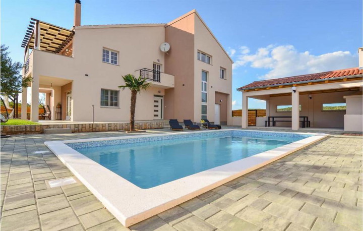 180 M² Apartment ∙ 4 Bedrooms ∙ 8 Guests - Tisno