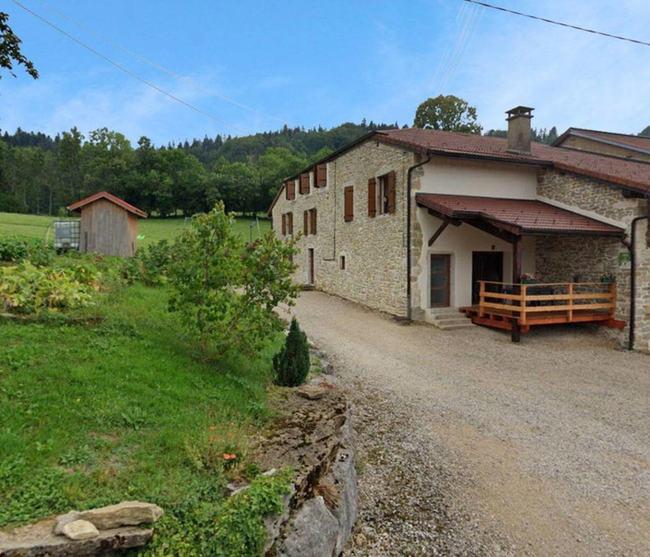 61 M² Gîte ∙ 2 Chambres ∙ 4 Personnes - Ain