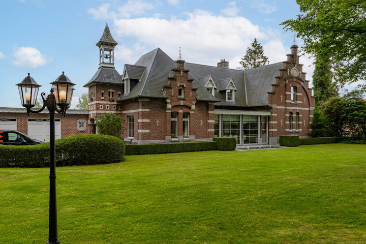 650 M² Villa ∙ 7 Bedrooms ∙ 22 Guests - Oudenaarde