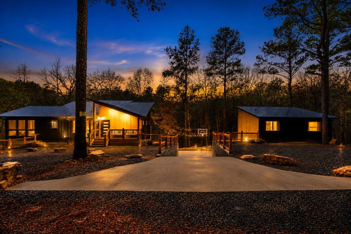Cabin ∙ 5 Bedrooms ∙ 12 Guests - Mississippi