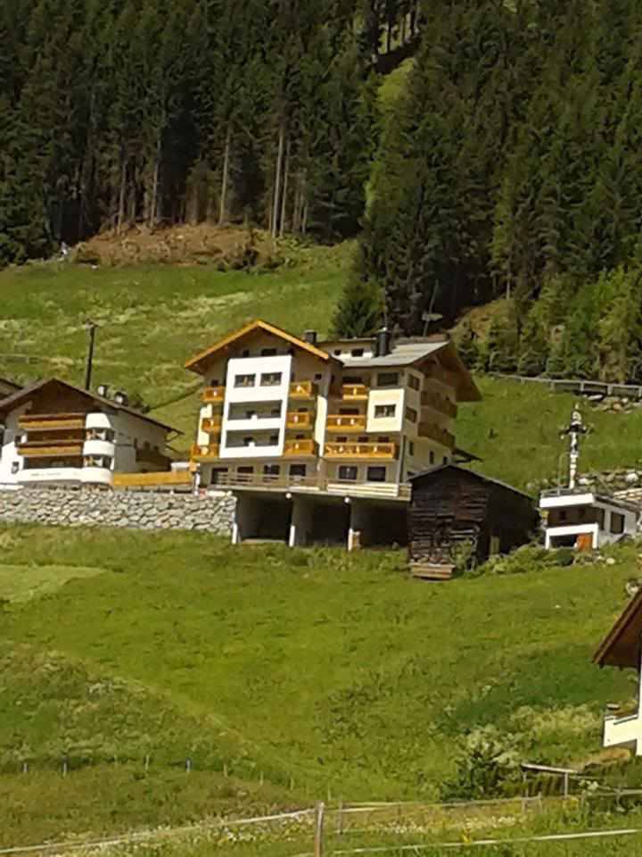 65 M² Chalet ∙ 2 Schlafzimmer ∙ 6 Gäste - Samnaun
