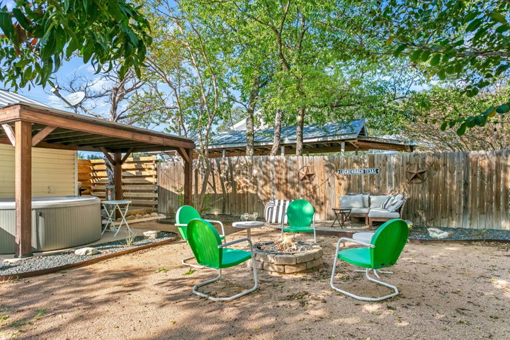62 M² Cottage ∙ 2 Bedrooms ∙ 4 Guests - Fredericksburg, TX