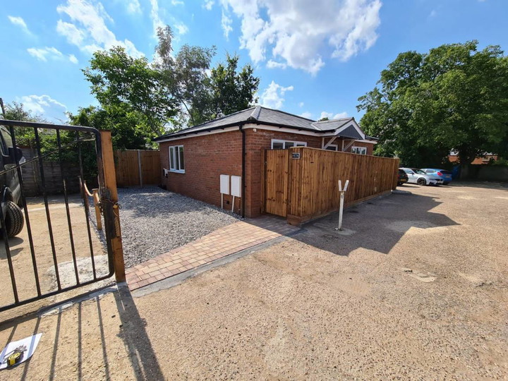 Bungalow ∙ 2 Bedrooms ∙ 4 Guests - Hertfordshire