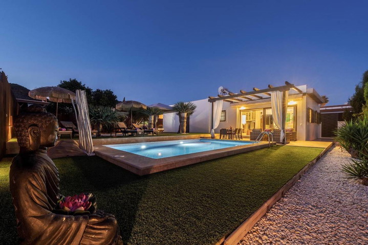 Villa ∙ 3 Habitaciones ∙ 6 Huéspedes - Islas de Ibiza