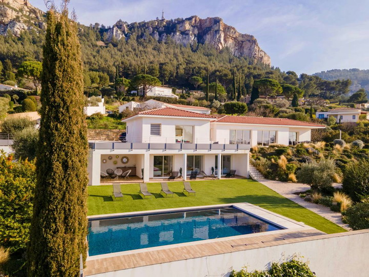 230 M² House ∙ 6 Bedrooms ∙ 12 Guests - Cassis