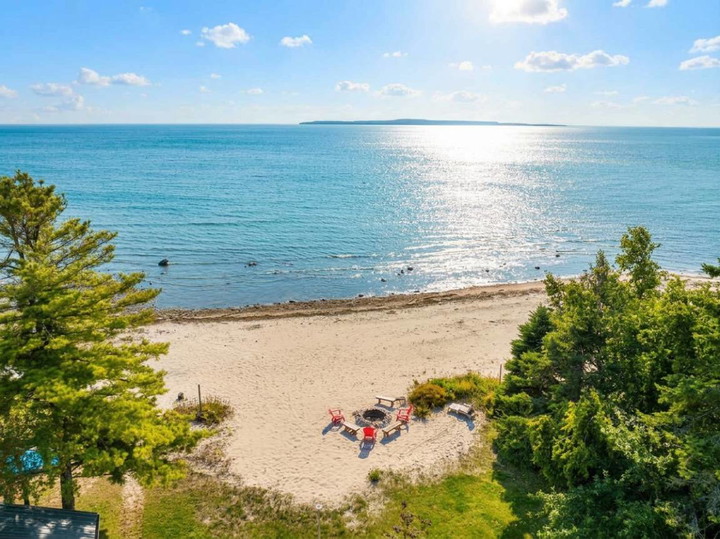 153 M² House ∙ 2 Bedrooms ∙ 8 Guests - St. Ignace, MI