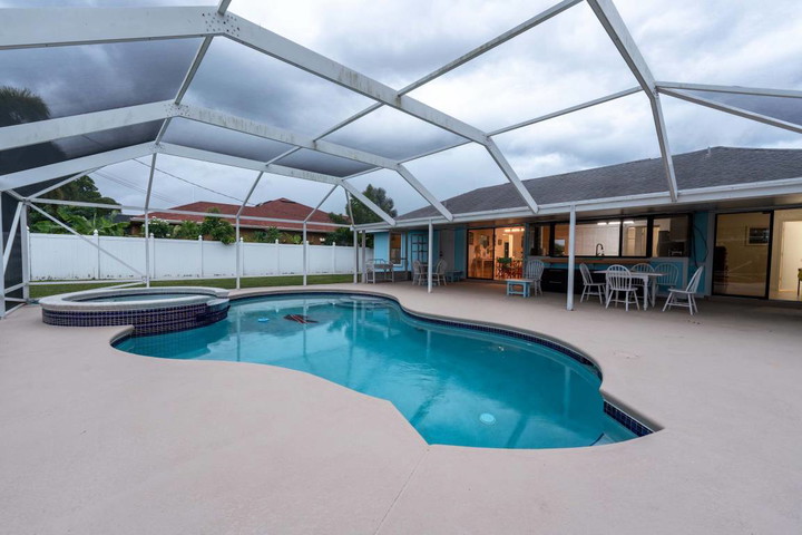 Apartamento ∙ 4 Habitaciones ∙ 9 Huéspedes - Port St. Lucie, FL