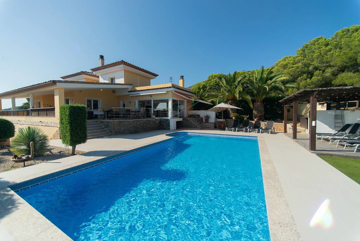 240 M² Villa ∙ 5 Slaapkamers ∙ 10 Gasten - Palau-saverdera