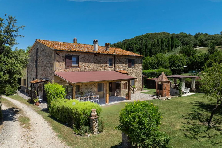 200 M² Farmhouse ∙ 6 Bedrooms ∙ 18 Guests - Volterra