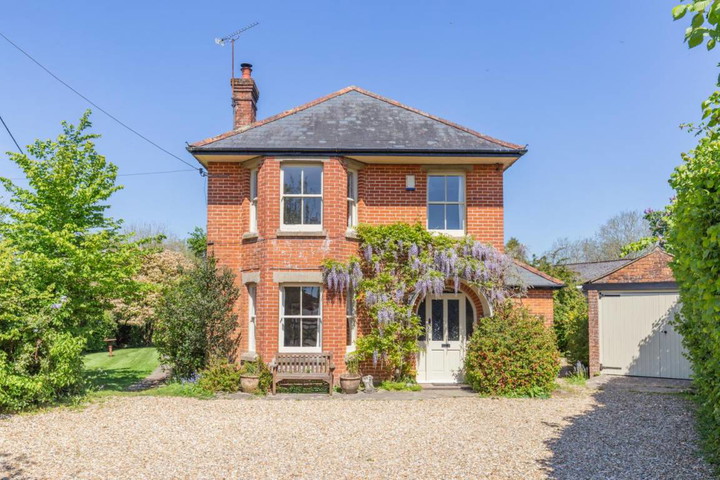 Cottage ∙ 5 Bedrooms ∙ 8 Guests - Fordingbridge