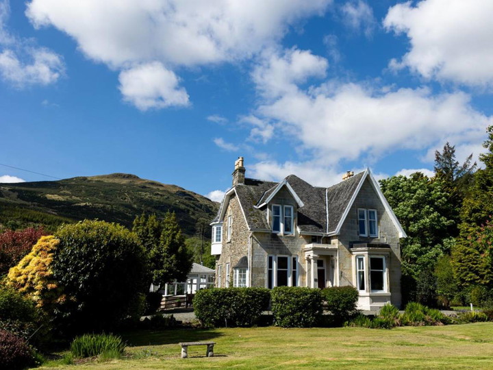 Cottage ∙ 5 Bedrooms ∙ 9 Guests - Lochgoilhead