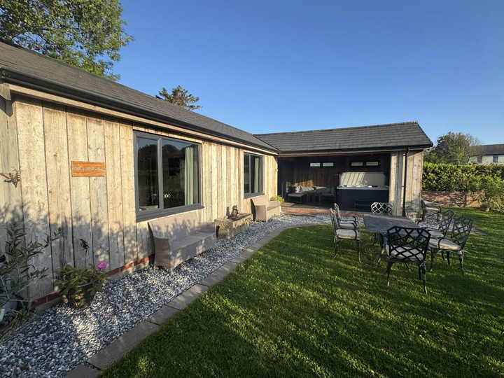 Cottage ∙ 2 Bedrooms ∙ 4 Guests - Lytham St Annes