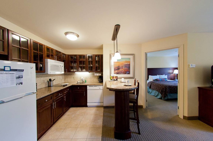 Hotel ∙ 2 Bedrooms ∙ 4 Guests - Stroudsburg, PA