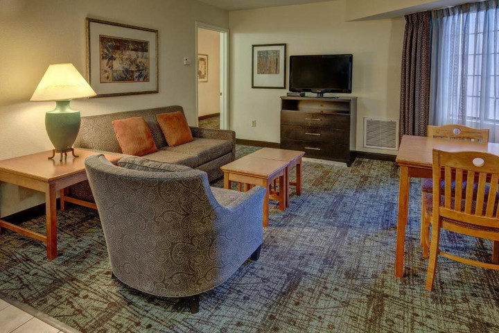 Condo ∙ 2 Bedrooms ∙ 6 Guests - Denver, CO