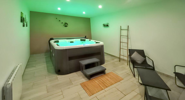 200 M² Maison De Vacances ∙ 5 Chambres ∙ 12 Personnes - Indre