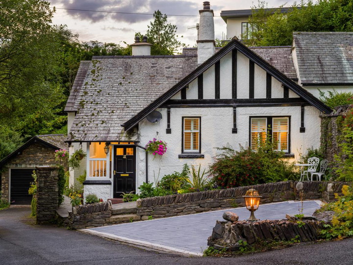 Cottage ∙ 3 Bedrooms ∙ 6 Guests - Bowness-on-Windermere