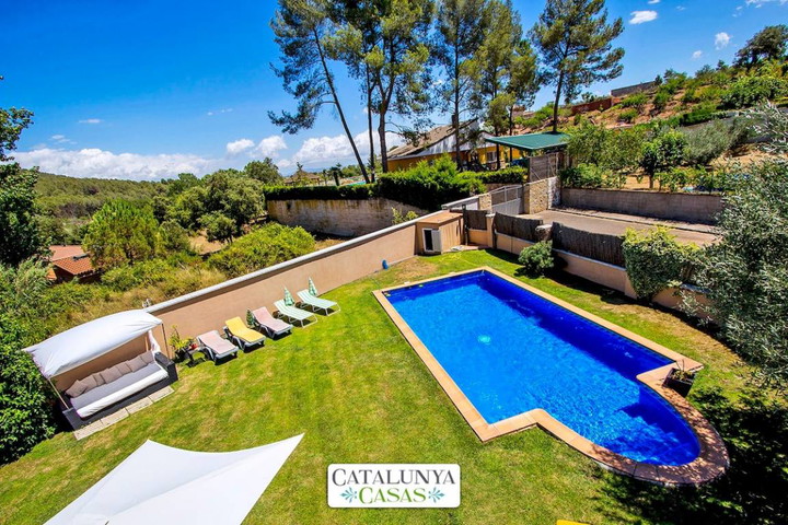 300 M² Villa ∙ 5 Chambres ∙ 14 Personnes - Sabadell