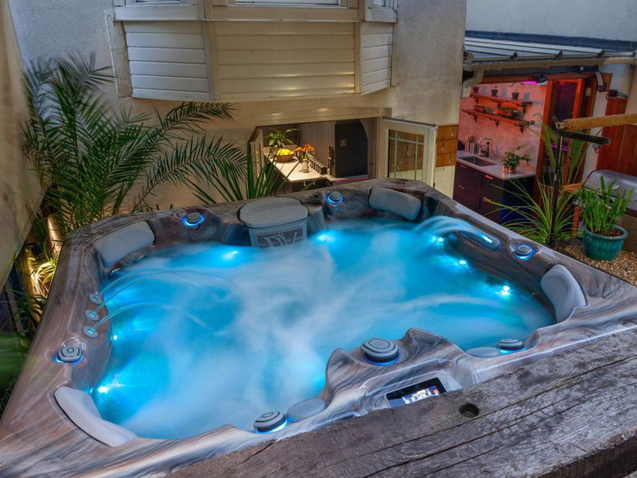 Cottage ∙ 8 Bedrooms ∙ 16 Guests - Saint Leonards