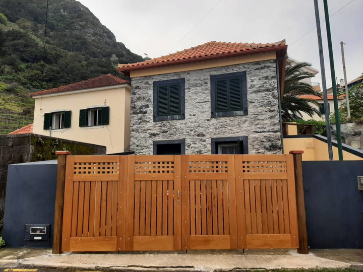 100 M² House ∙ 2 Bedrooms ∙ 4 Guests - Sao Vicente, Portugal