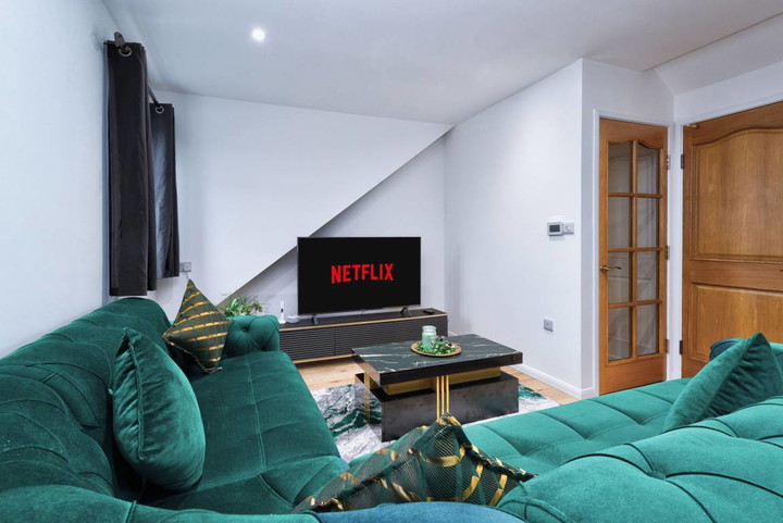 80 M² Apartment ∙ 2 Bedrooms ∙ 6 Guests - Dagenham