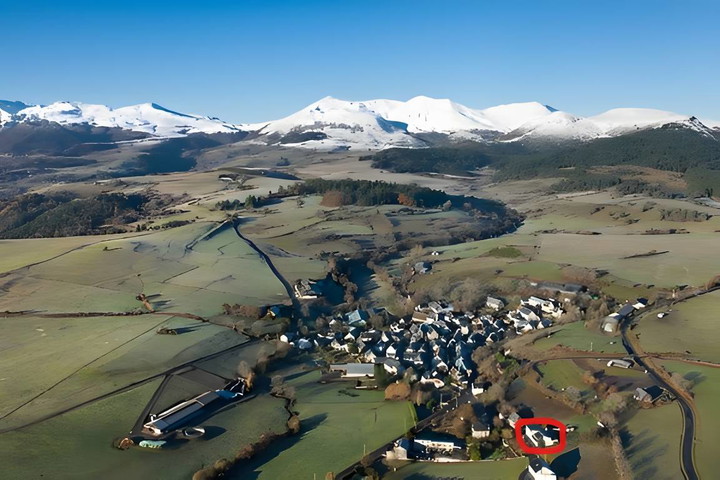 200 M² Cottage ∙ 7 Bedrooms ∙ 15 Guests - Auvergne