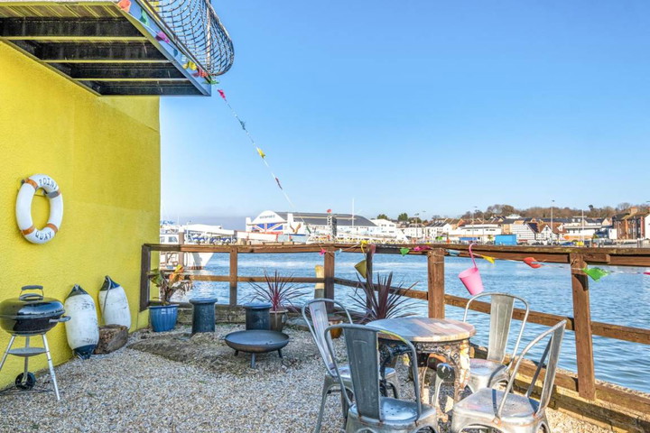 Cottage ∙ 4 Bedrooms ∙ 8 Guests - Fareham