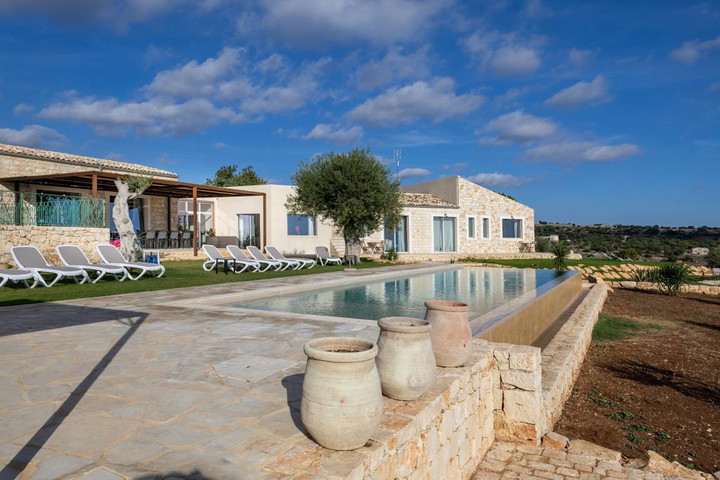 350 M² Villa ∙ 7 Bedrooms ∙ 14 Guests - Scicli
