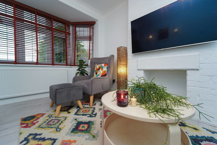 House ∙ 1 Bedroom ∙ 6 Guests - Surbiton