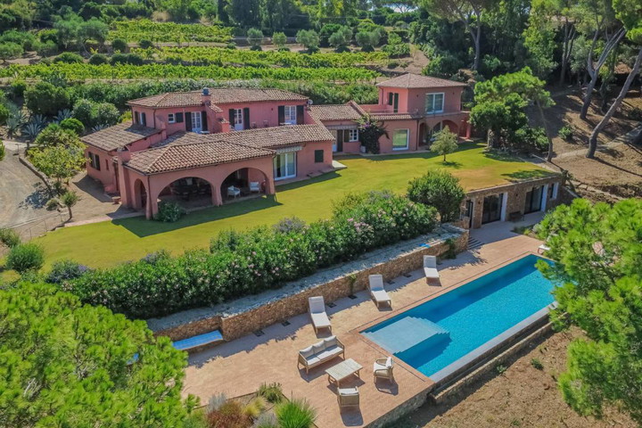 500 M² Villa ∙ 8 Habitaciones ∙ 14 Huéspedes - Capoliveri