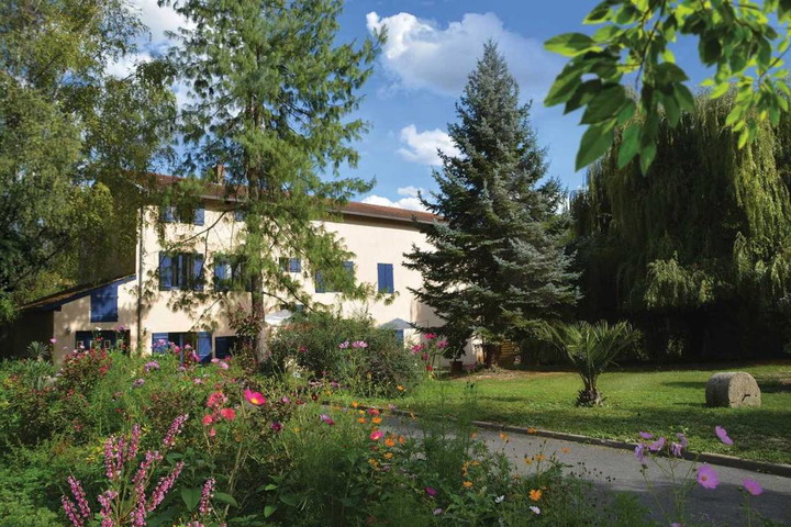 252 M² Gîte ∙ 6 Chambres ∙ 14 Personnes - Meyzieu