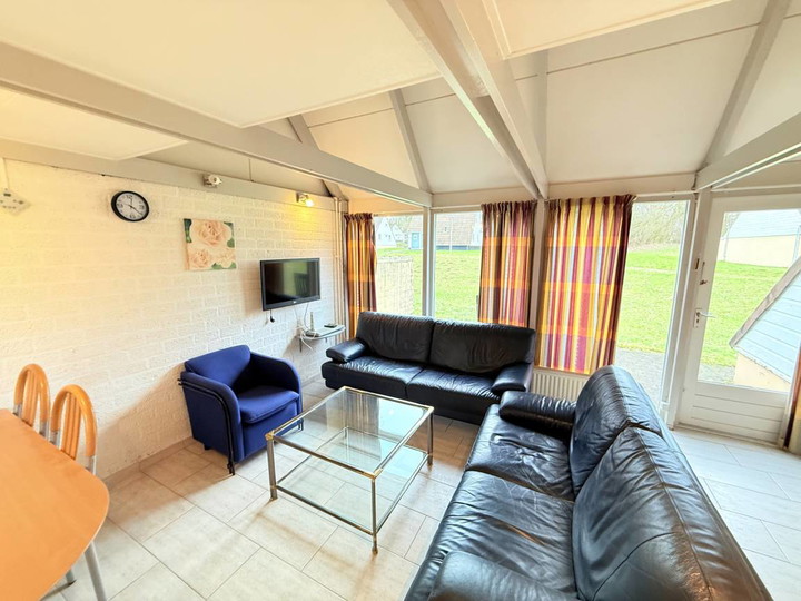 60 M² Bungalow ∙ 2 Bedrooms ∙ 4 Guests - Aachen