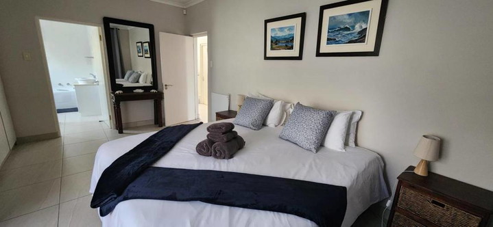200 M² House ∙ 3 Bedrooms ∙ 7 Guests - Kleinmond