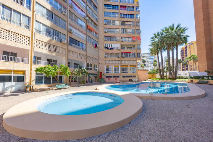 75 M² Apartamento ∙ 2 Habitaciones ∙ 7 Huéspedes - Benidorm