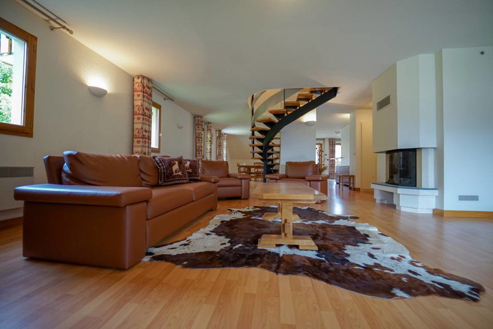 225 M² Appartement ∙ 4 Slaapkamers ∙ 10 Gasten - Lathuile