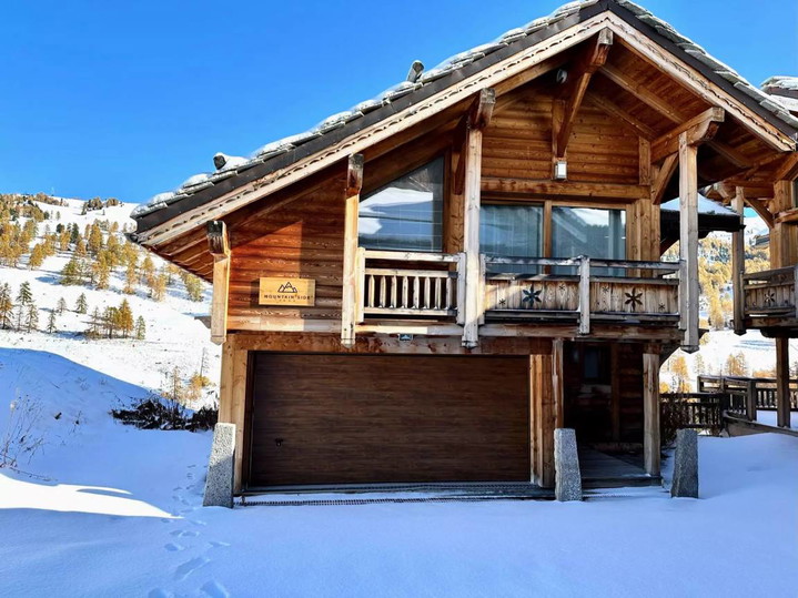 190 M² Chalet ∙ 3 Bedrooms ∙ 8 Guests - Ceillac