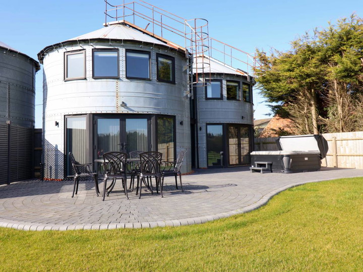 Cottage ∙ 2 Bedrooms ∙ 6 Guests - Essex