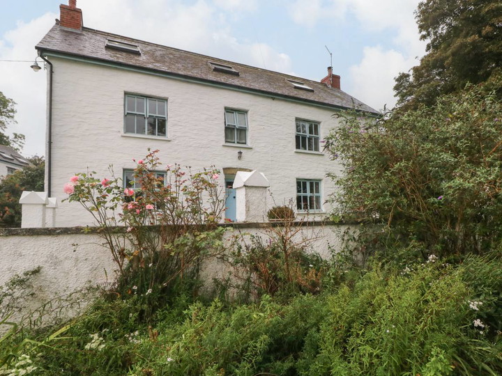 Cottage ∙ 5 Bedrooms ∙ 12 Guests - Carmarthenshire