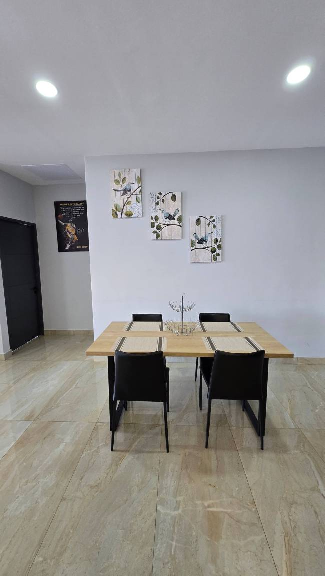 743 M² Casa ∙ 6 Habitaciones ∙ 14 Huéspedes - San José