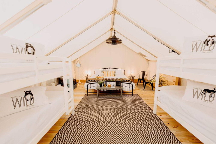 Camping ∙ 1 Habitación ∙ 8 Huéspedes - Helen, GA