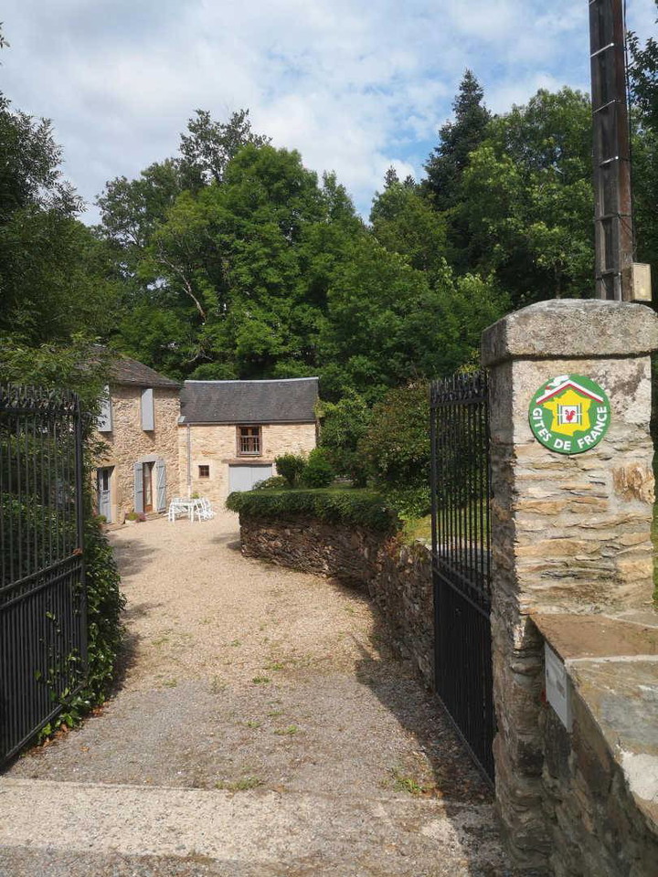 150 M² Gîte ∙ 3 Habitaciones ∙ 8 Huéspedes - Lacaune