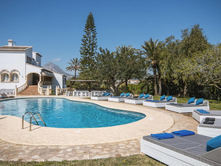670 M² Villa ∙ 8 Bedrooms ∙ 22 Guests - Costa Blanca