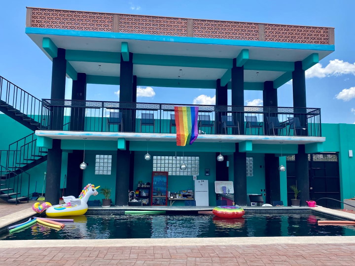 Confetti Pool Club - Oaxaca
