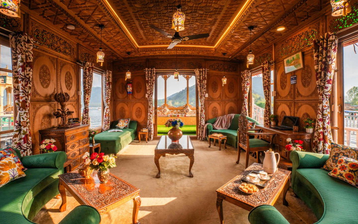 Moustache Houseboat Srinagar - Srinagar