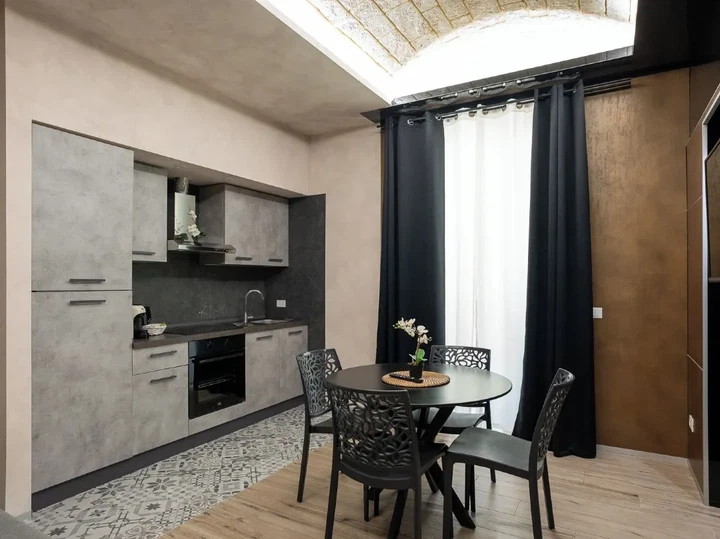Th Luxury - Naxos
