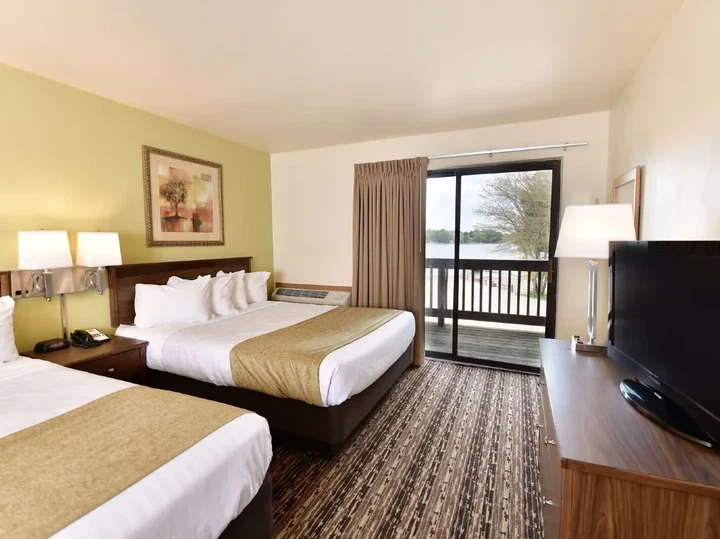 Sunset Bay Resort - Wisconsin
