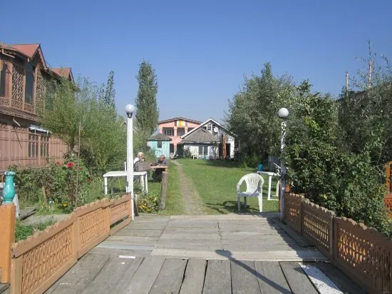 Prince Of Kashmir Luxury Houseboat - Srinagar