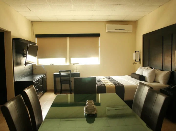 Hotel El Camino Inn & Suites - 레이노사